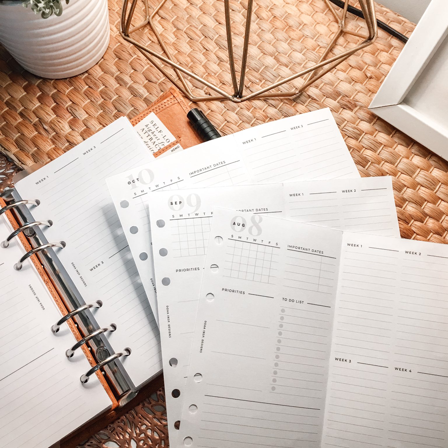 Monthly Overview – Modern Foldout + Single Page – Doaa inspiring Designs